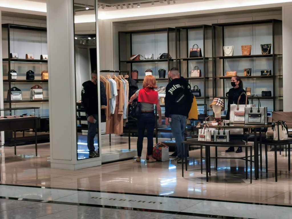 The Paradox of Luxury Retail: When KPIs Overshadow the Customer Dream ...